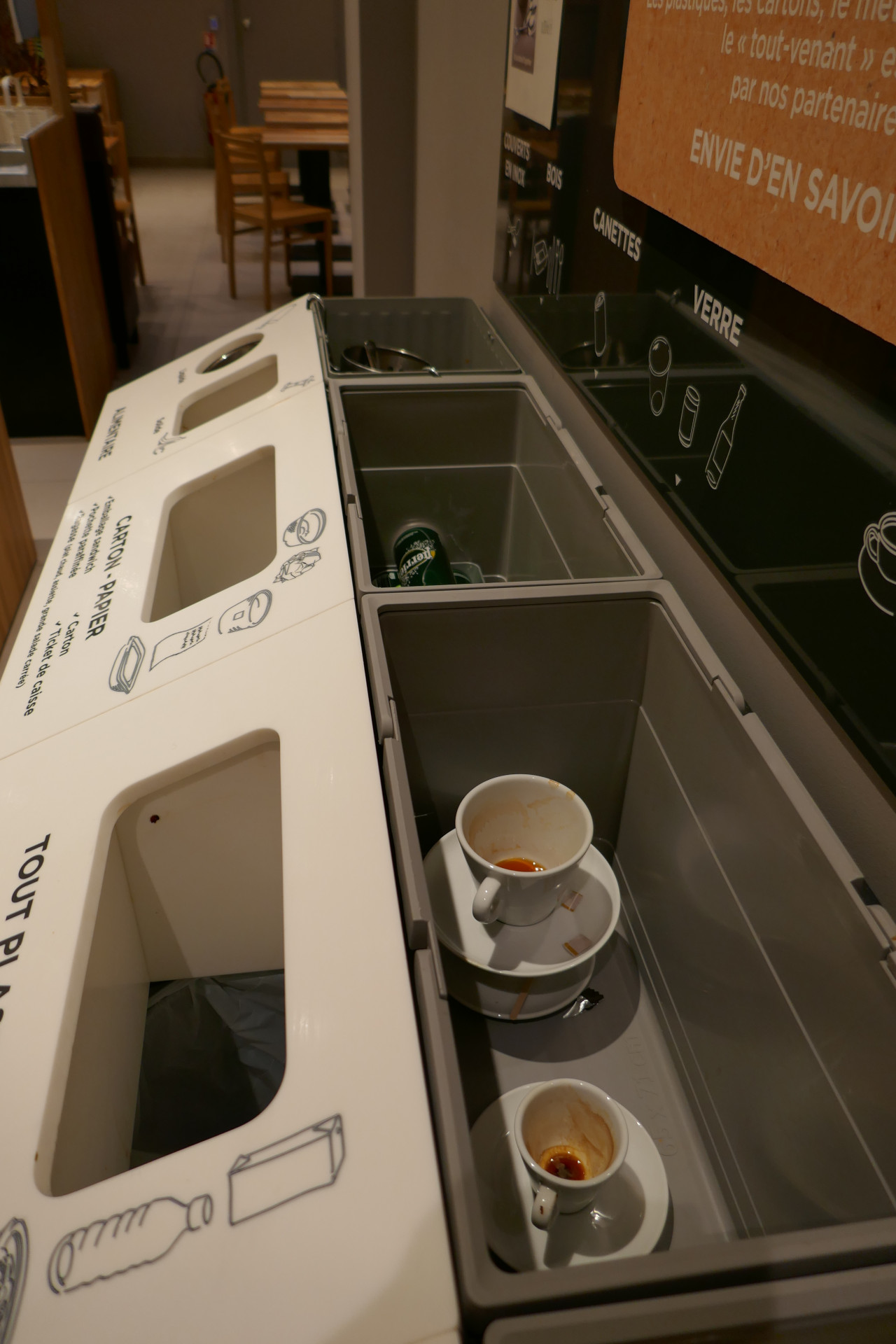 Un nouveau meuble de tri et débarrassage chez Exki – Restauration21